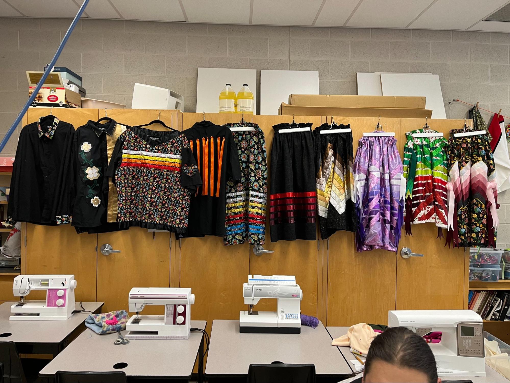 BMLSS students learn about Indigenous ribbon garments – Rolling Hills Public School